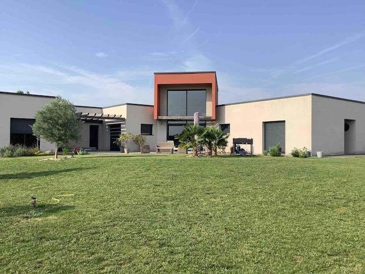 Belle Maison Contemporaine Avec Jacuzzi - Bourges
