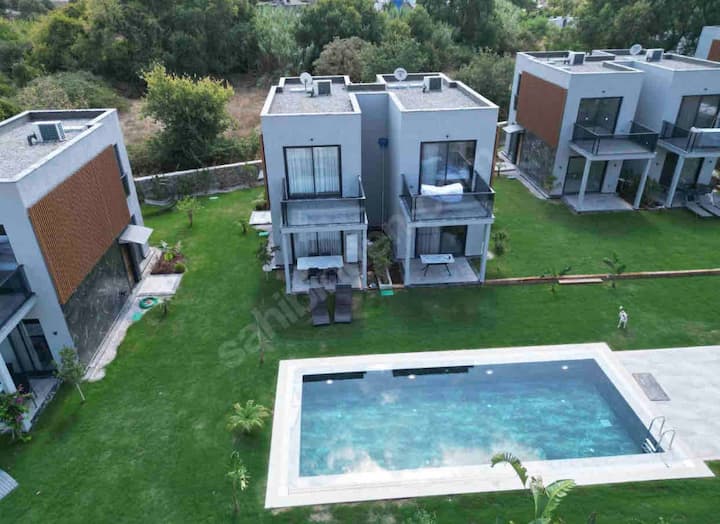 Türkbükü’nde Havuzlu Sitede Yeni Villa - Gündoğan