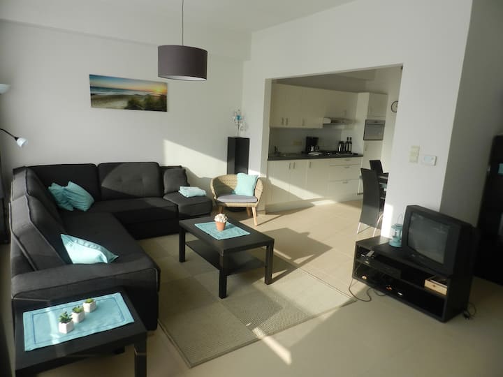 Gezellig Gelijkvloersappartement (5p) In Oostende - Ostende