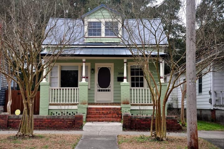 2 Bedroom Bungalow Walking Distance To Downtown. - Wilmington, NC