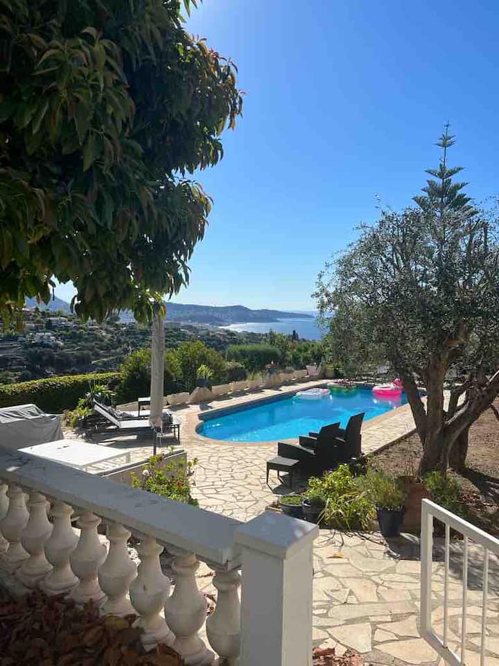 Superbe Villa Vue Mer, Piscine Et Jardin à Nice - Nice