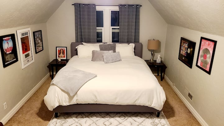 Huge, Cozy, And Quiet Private Master W/ Full Bath - Modesto, CA