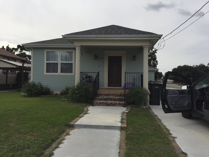 Sweet Library Guestroom In Gentilly - New Orleans