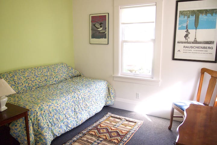 Sunlit Studio Apartment Near Campus - Berkeley