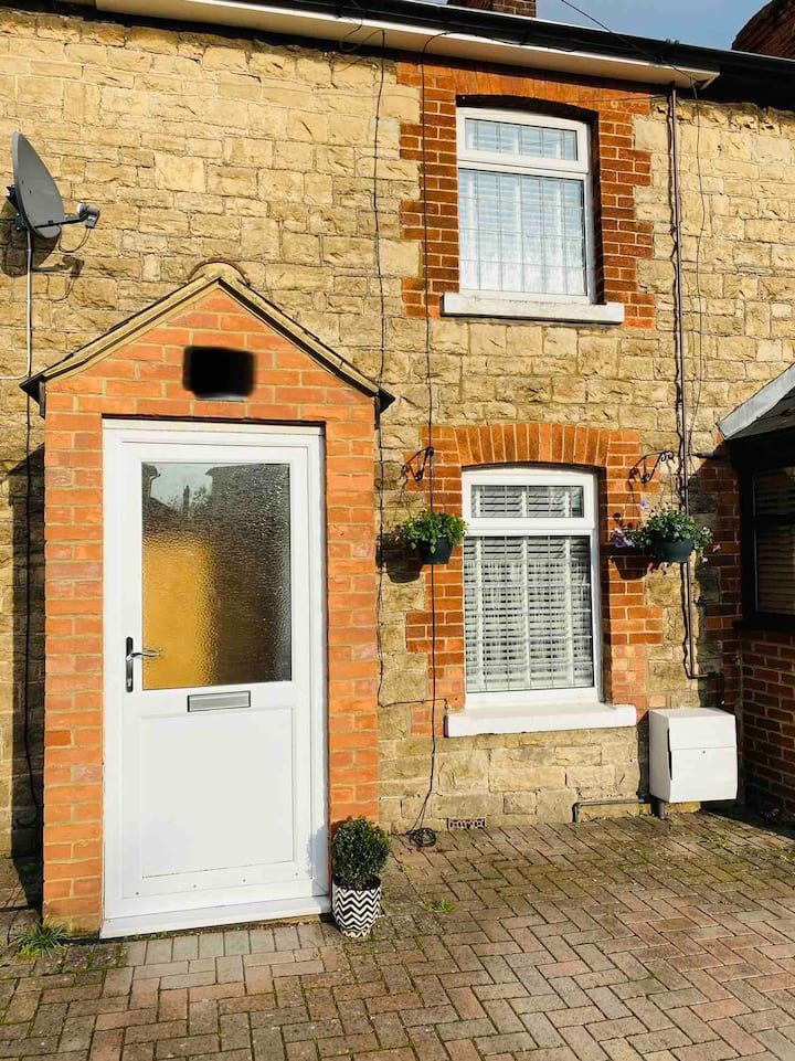 Cosy Cottage With Parking! - Swindon