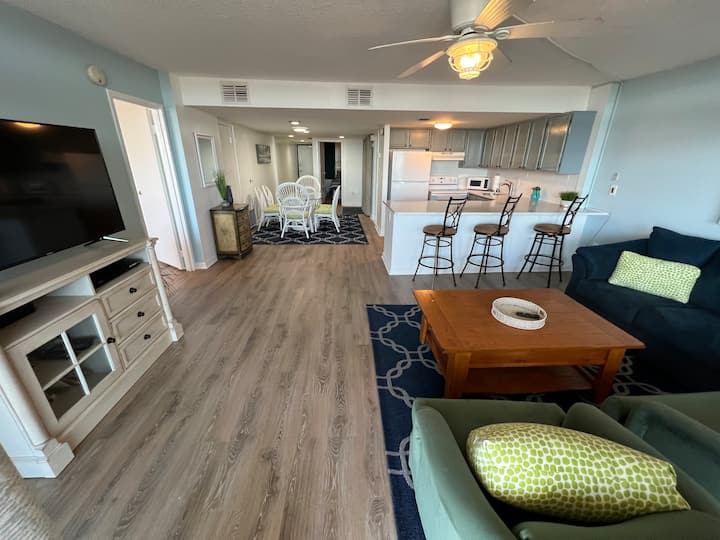 Beautiful Beach-front Condo Right On The Water! - Ocean City Beach, MD