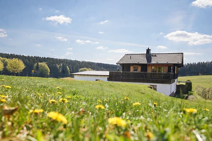 Blockhausflair Inmitten Von Bergwiesen Und Wald - Suhl