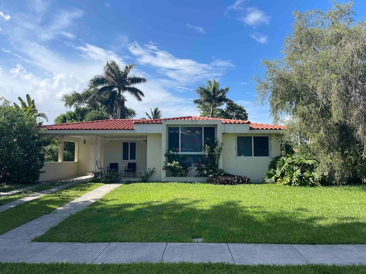 Villa Sunny Miami - Miami Shores, FL