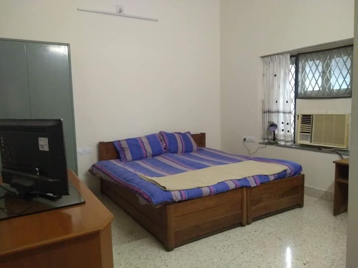 Ground Floor In Bungalow; Serene & Well-connected - Ahmedabad