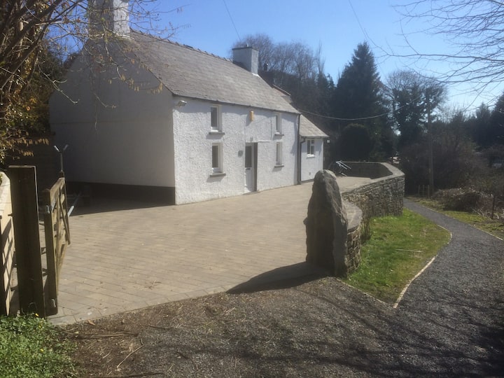 Idyllic Welsh Cottage - 700 Yards From Beach - Castle Beach