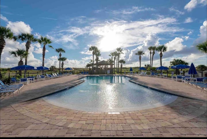 Ocean View Family Friendly Condo , Two Pools - St. Augustine Beach, FL