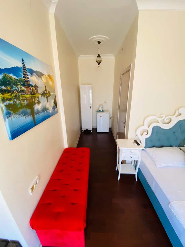 Alsancak Merkezde Tarihi Rum Evi(maya Otel) - Izmir