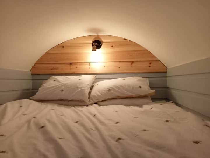 Hut Sleeps 4- With Log Fuelled Hot Tub Feb 2023 - Bruton