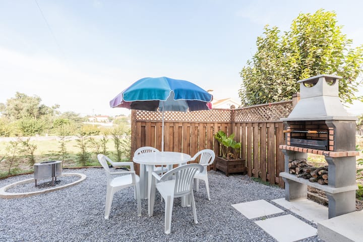 Private Lower Level Guest Suite - Garden - Bbq - Antas