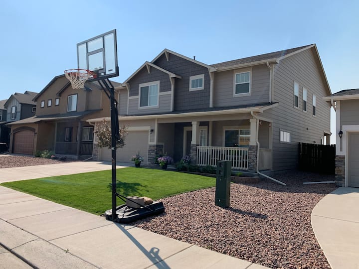 5br Family Home | Near Peterson Afb | Sleeps 10+ - Colorado Springs, CO