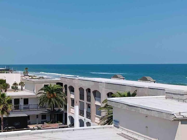 Welcome To Paradise! Enjoy The View Of The Waves. - 戴通納海灘