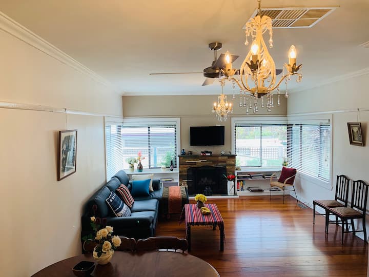 Mitcham  Charming 2bedroom Home & Train & Wifi - Mitcham