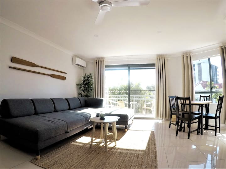 Cosy Apartment With Pool Near Beach, Cafes & Shops - Broadbeach