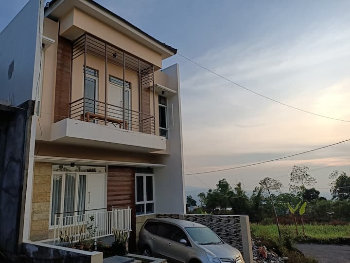 Vila Farabela 3 Kamar - Batu