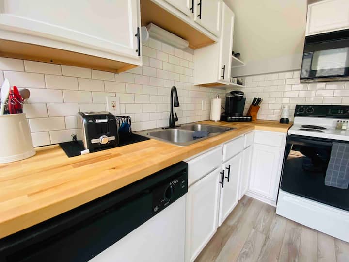 Cozy Downtown Modern Condo In The Heart Of It All - Ohio City, OH