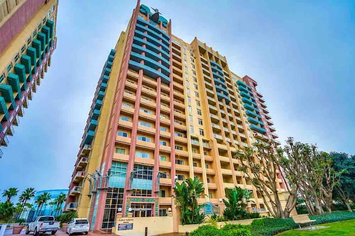 Luxury Condo In Downtown Long Beach + Ocean View - Long Beach, CA