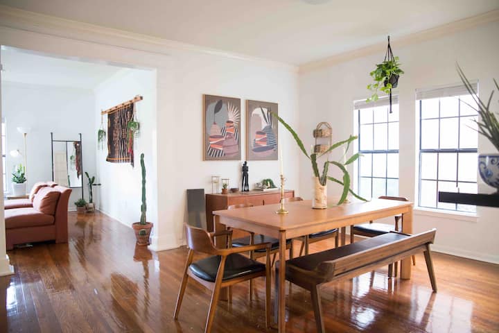 Cozy Bohemian Bungalow - Houston, TX