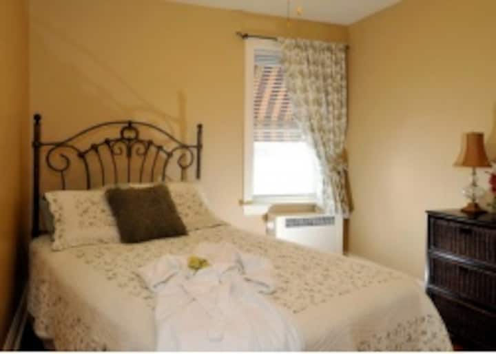 The Copper Kettle Guest House - One Bedroom Suite - Greater Sudbury