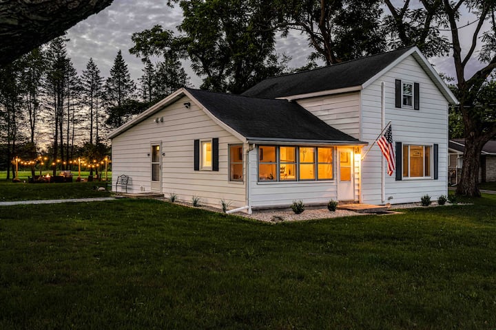 Dog-friendly Farmhouse | 1+acre Near Lake Michigan - New Buffalo, MI