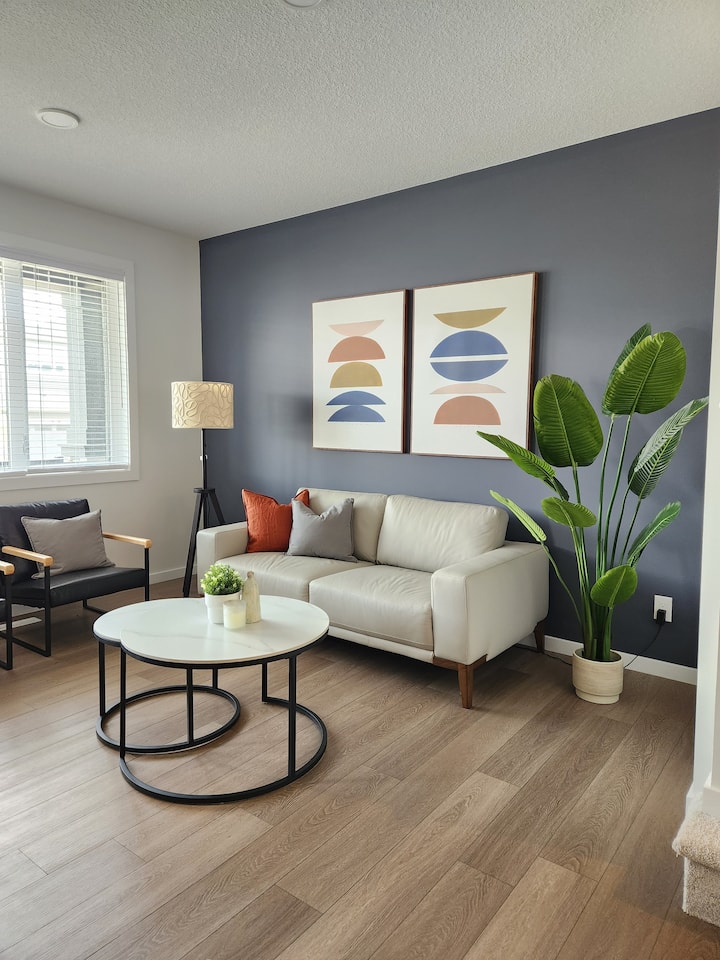 Charming 3br Home Near Wem & River Cree Casino - Edmonton