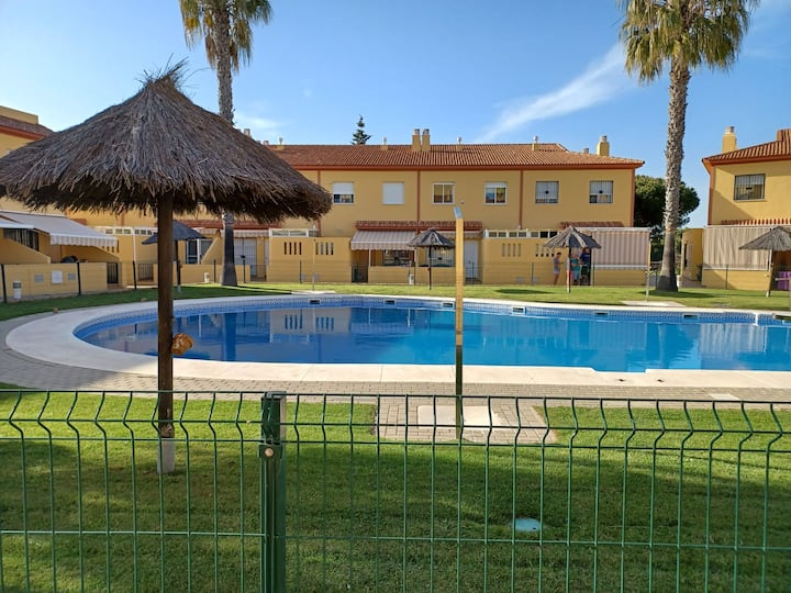 Agradable Casa Con Vistas Al Campo De Golf. - Lepe