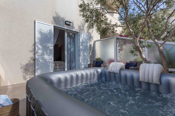 Sun-kissed Serenity–romantic Hot Tub Retreat For 2 - Hvar