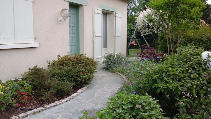 En Ville Et à La Campagne. Jardin Fleuri. - Angers