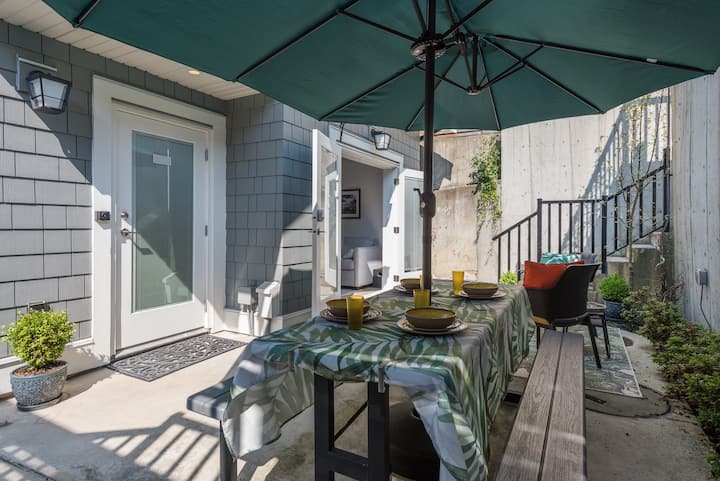 Modern Coach House With Courtyard | Near Downtown - Vancouver