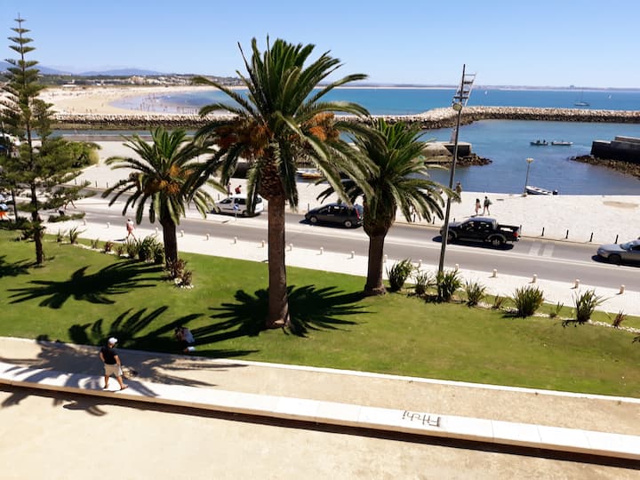 Apartment For Up To 8 People Near The Lagos Marina - ルース