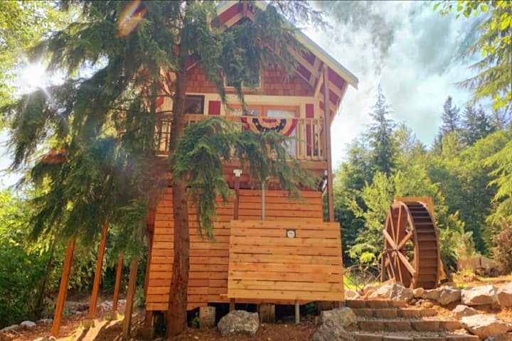 Treehouse Place At Deer Ridge! The Ole' Mill! - Everett, WA
