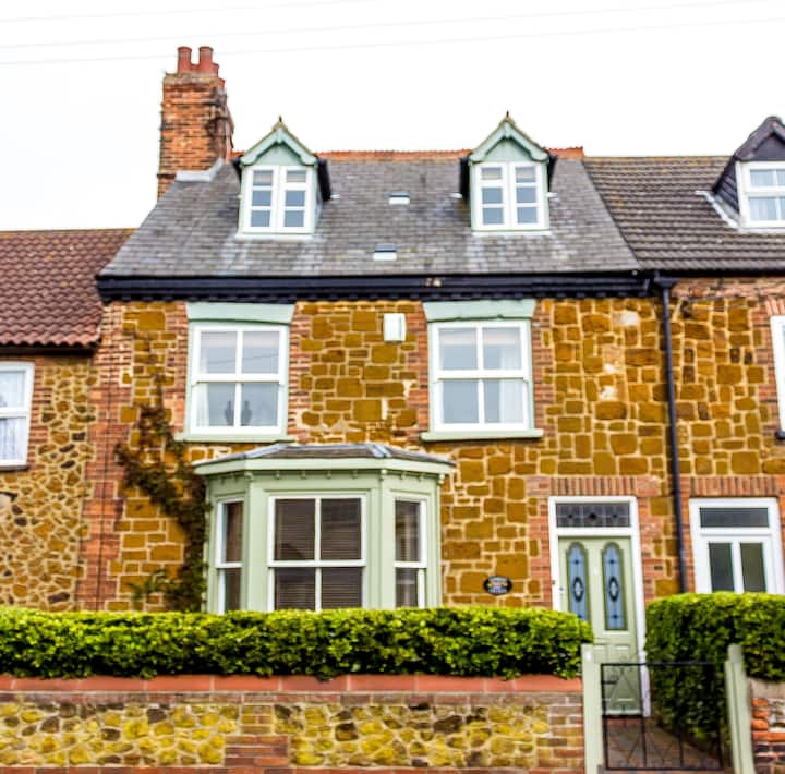 Jasmine Cottage - Sleeps 8 - Norfolk