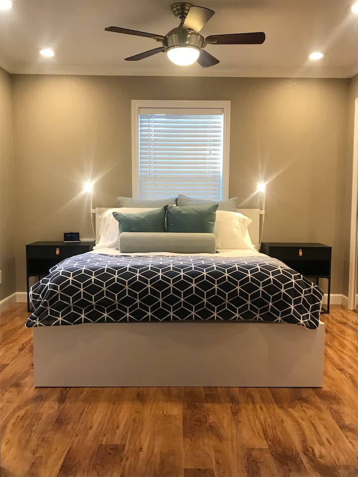 Cottage With Private Yard Steps To Alamo Plaza - Danville, CA