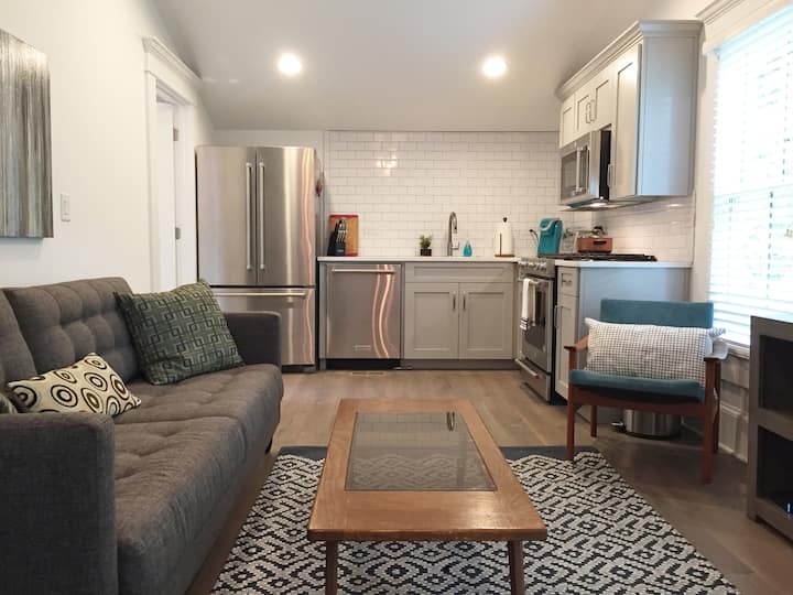 Awesome Spot In Downtown Decatur.  Full Kitchen! - Decatur, GA