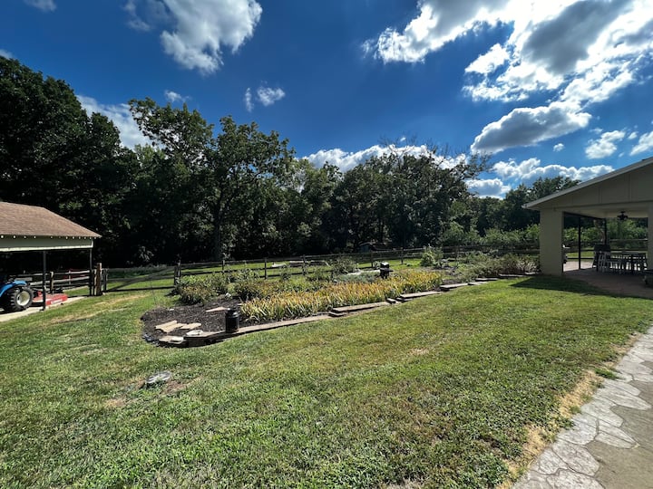 Secluded 10 Acre Farm Guest Suite - Kansas City, MO