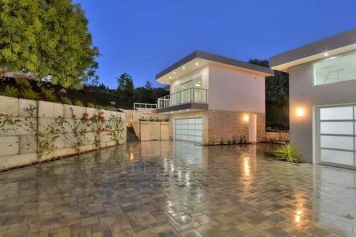 Fully Furnished Independent Unit Near Stanford - Palo Alto, CA