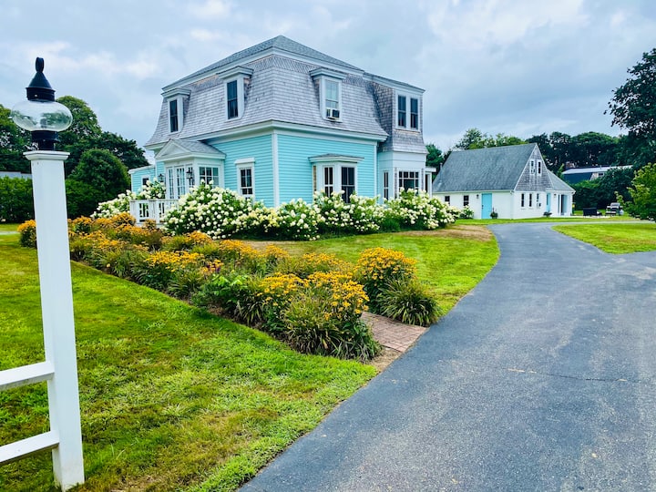 Compound On Historic Bank St Near Wychmere Club - Orleans, MA