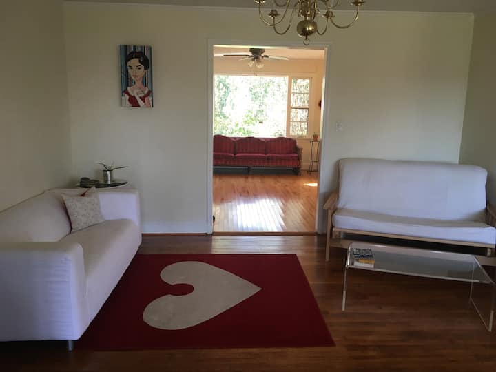 Charming & Bright Normaltown 3br/2bath - 아테네