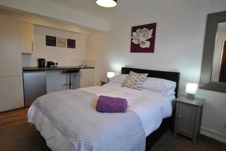 Studio 3, Dedworth Road, Windsor - Maidenhead