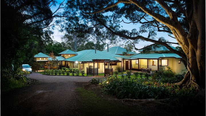 Woody Grove Retreat - The Lodge and Annex - Houses for Rent in Mapleton ...