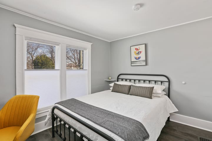 The Birdhouse - Tiny Retreat In Eclectic Ferndale - Detroit, MI
