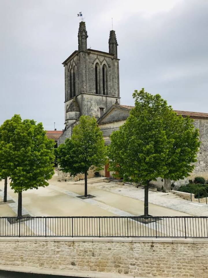 Maison Spacieuse En Plein Centre Ville De Meschers - Charente-Maritime