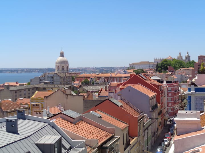 Spacious/sunny/greatviews, 8mins Walk Alfama - Alfama