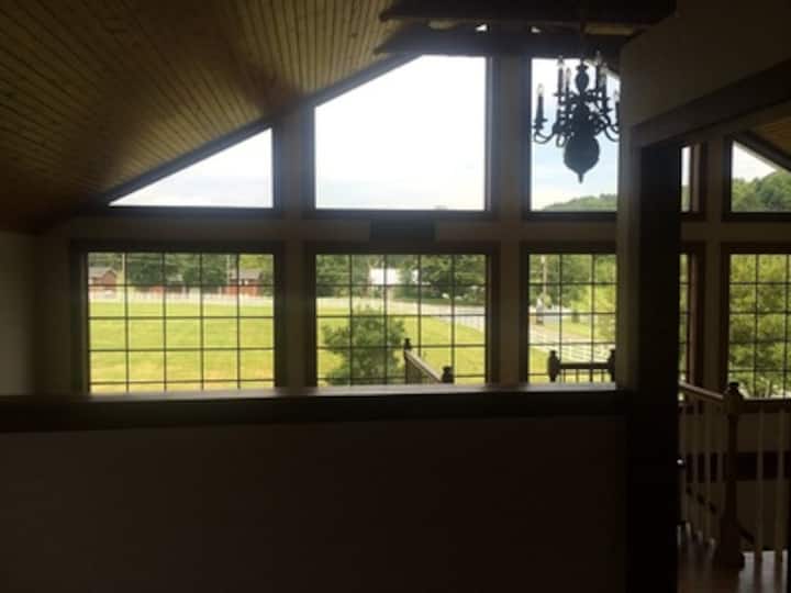 Horse Farm Barn Apartment - Knoxville, TN