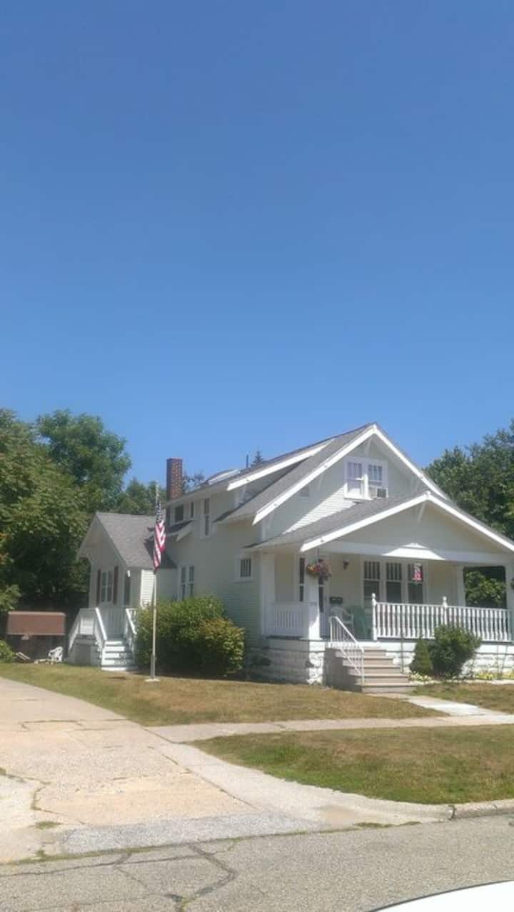 Theora's Place . 3 Blocks From Downtown! - Grand Haven, MI