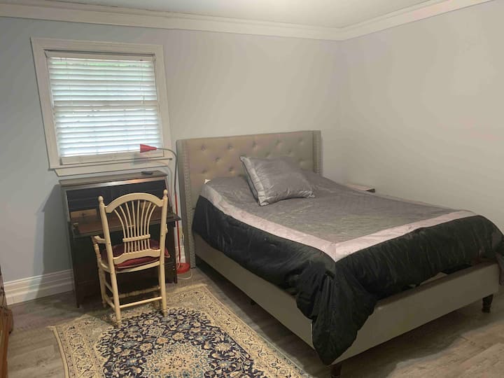 A Perfect Room In A Unique House - Alpharetta, GA